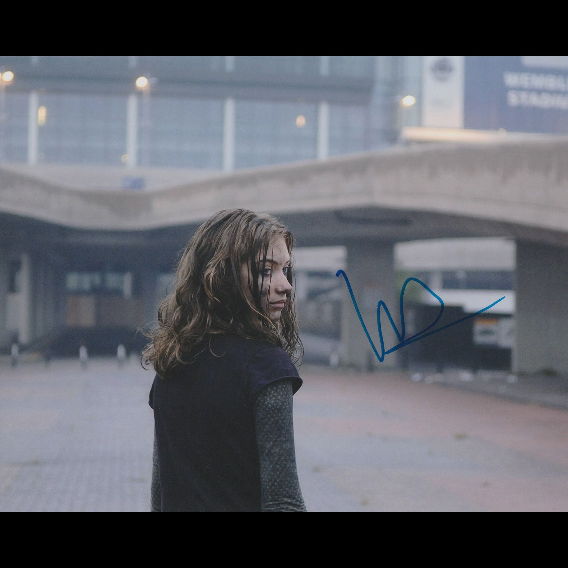 Imogen POOTS – Fresh and French autographs