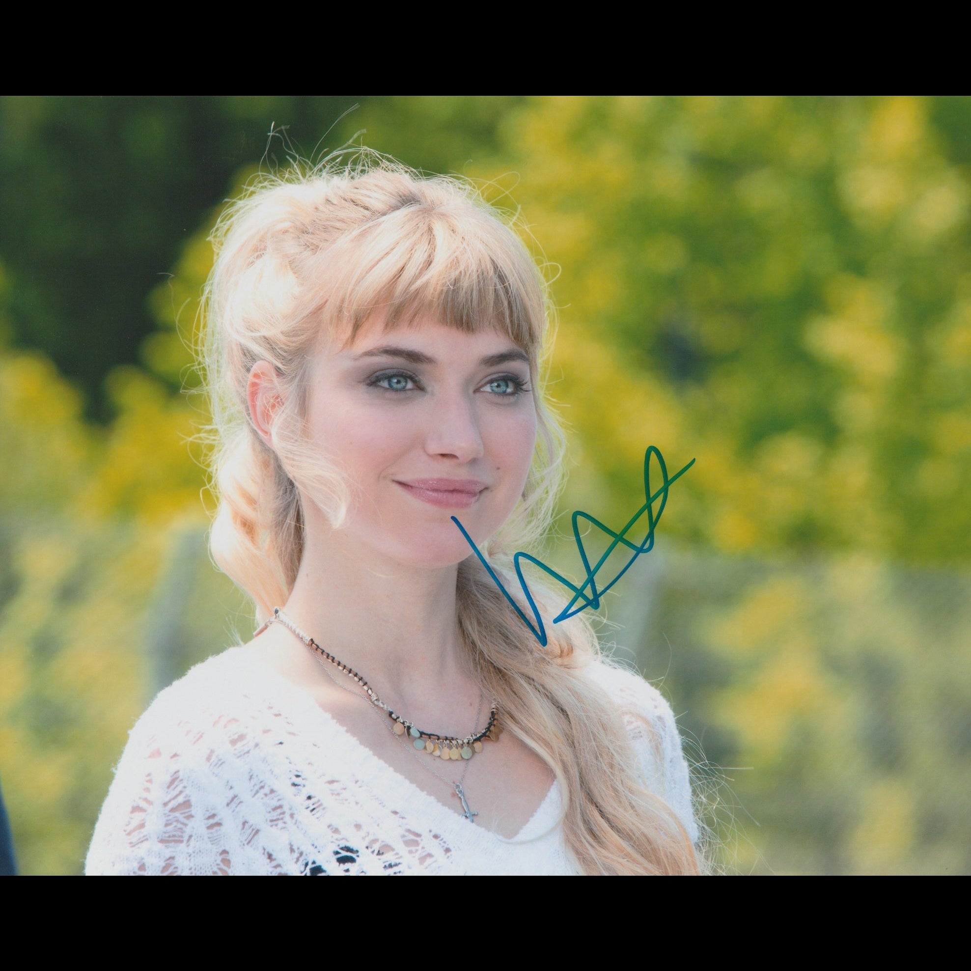 Imogen POOTS – Fresh and French autographs